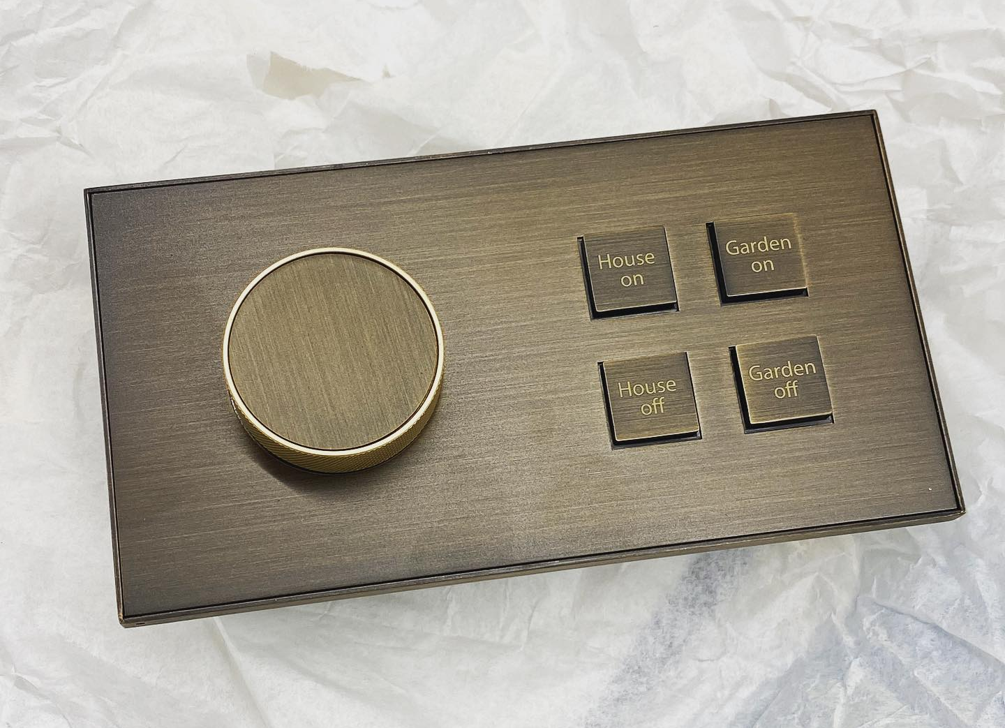 Vẻ đẹp và sự tinh tế của công tắc và ổ cắm Lithoss - DMT Smart Home